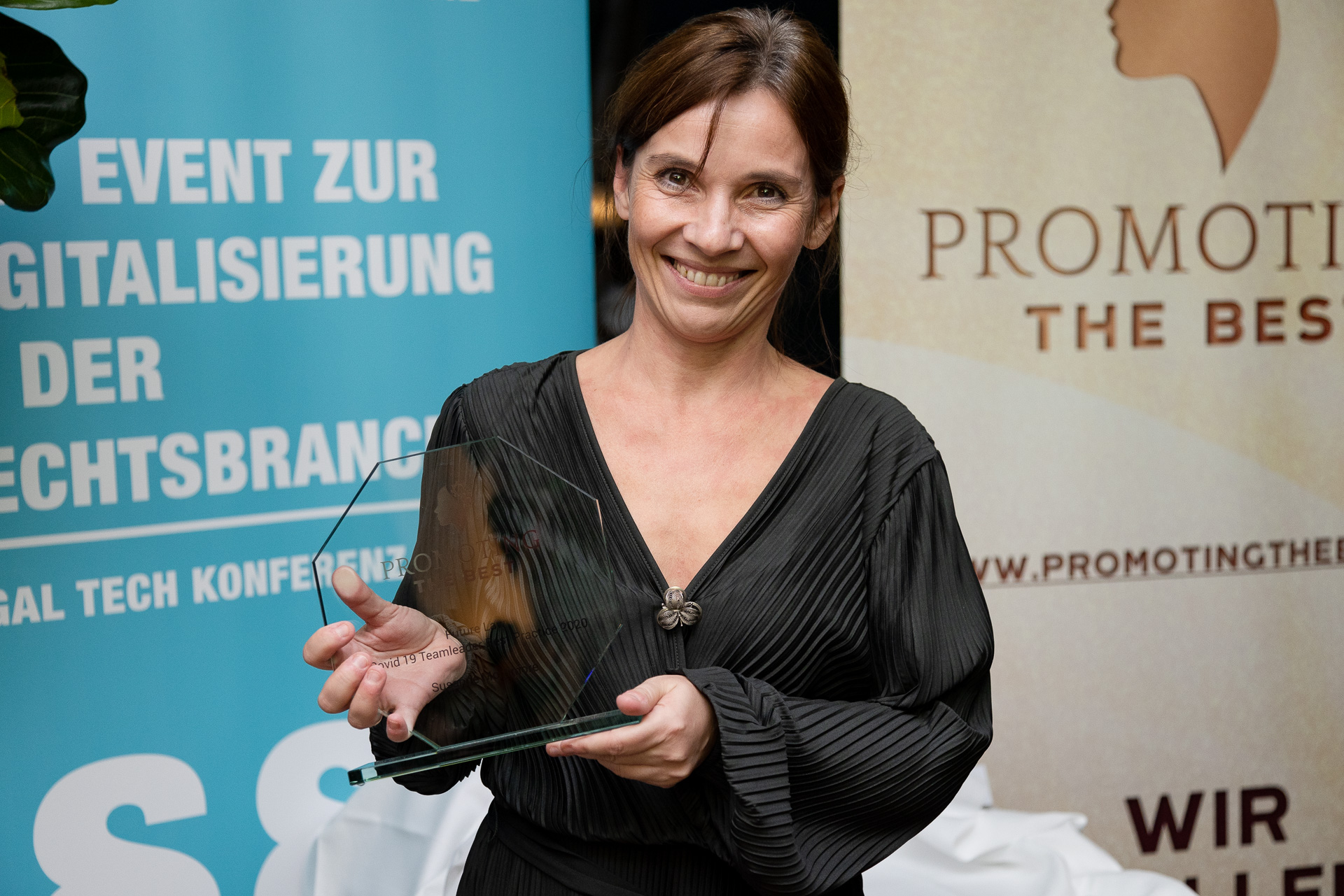 CEO von LexisNexis Österreich mit dem „COVID-19 Teamleader“-Award ...